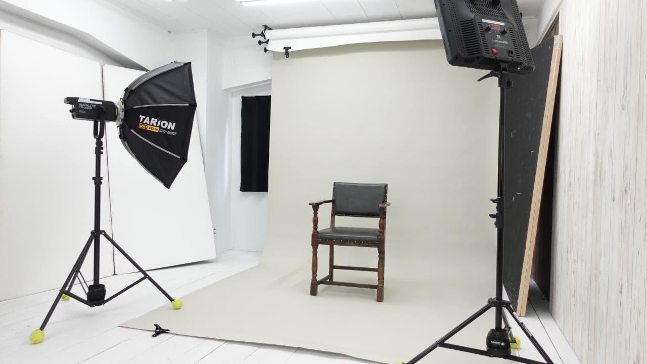 【恵比寿5分】２面採光｜白壁＋フラワーウォール｜撮影機材・背景紙無料【アパレル｜ポートレート】の写真3