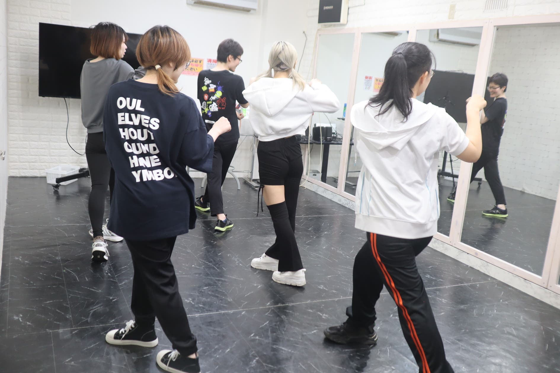 駅徒歩1分の格安ダンススタジオの写真3