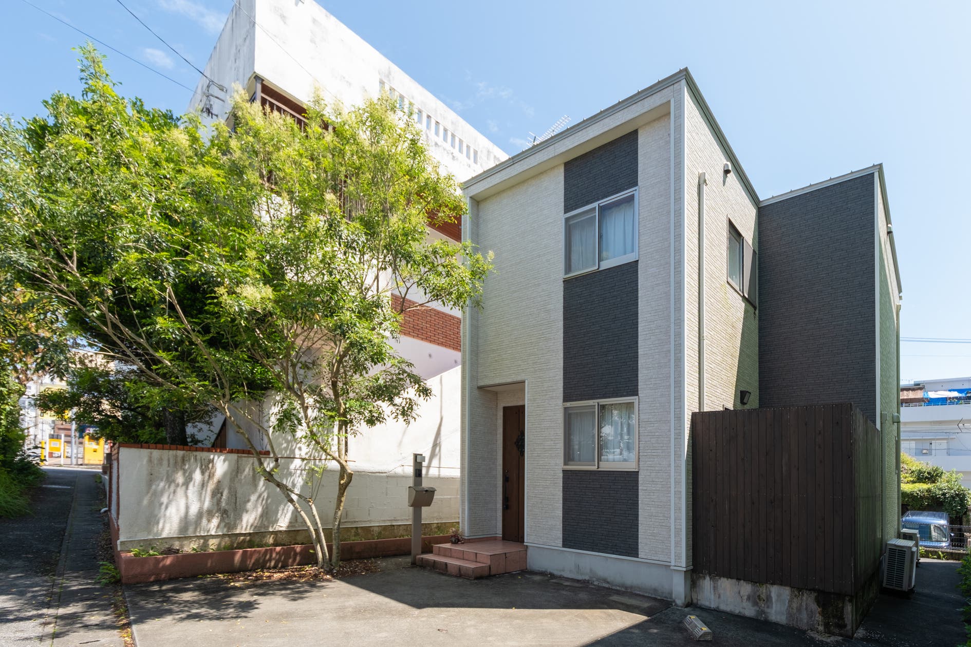 沖縄市の繁華街の裏手です！の写真6