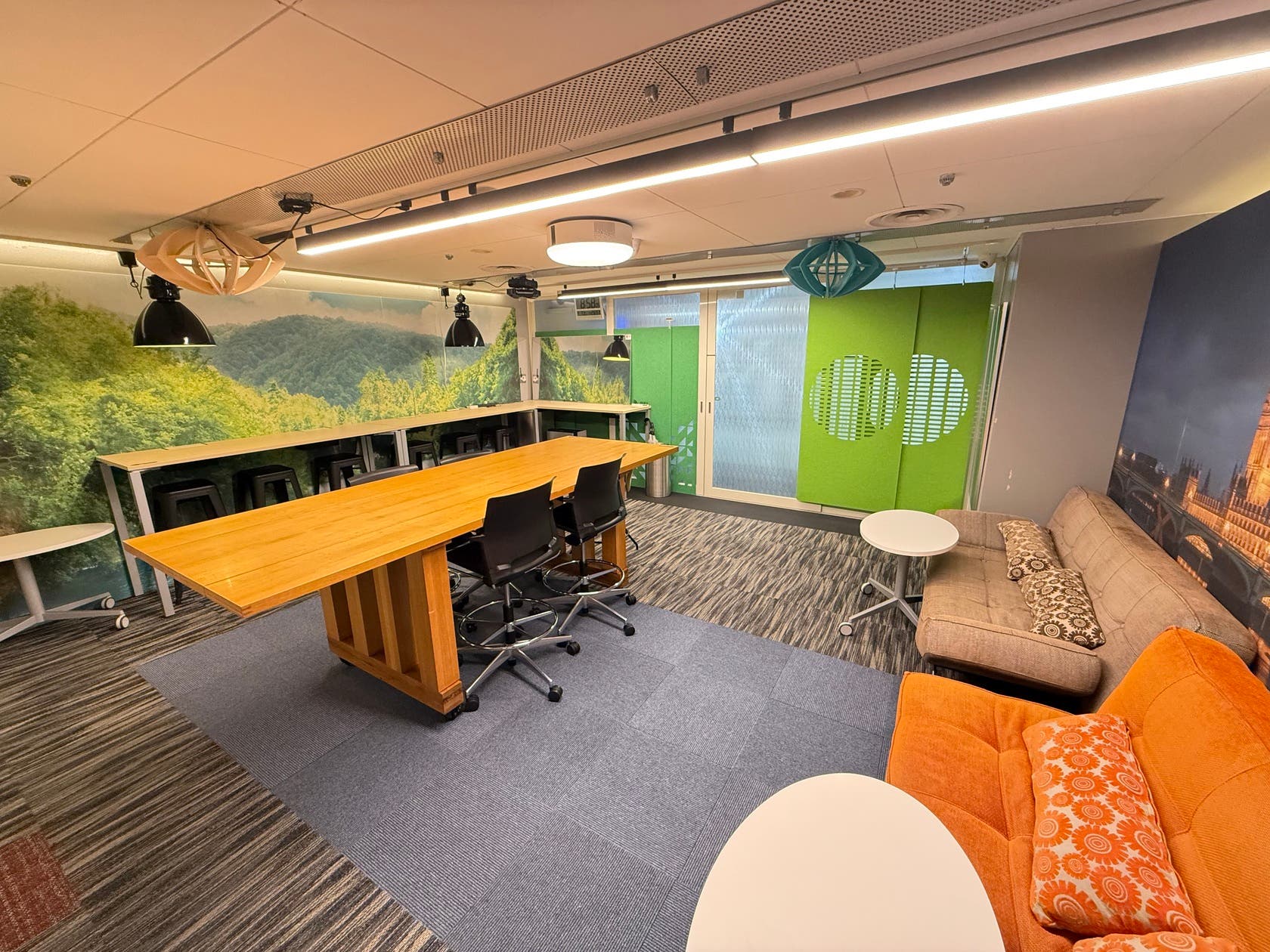 堺筋本町駅直結3分_40㎡、物販・学習教室・パーティー・セミナー・展示会・映画鑑賞…多用途！の写真1