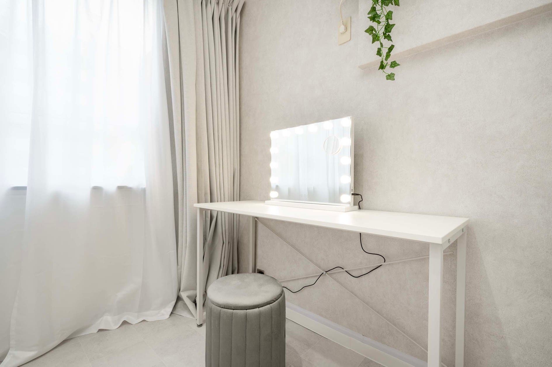 【06✨撮影スタジオ✨撮影機材・小物無料】 神田駅西口3分｜6駅11路線アクセス可🌟モール壁で高級感グッと演出💐ポートレートの写真13