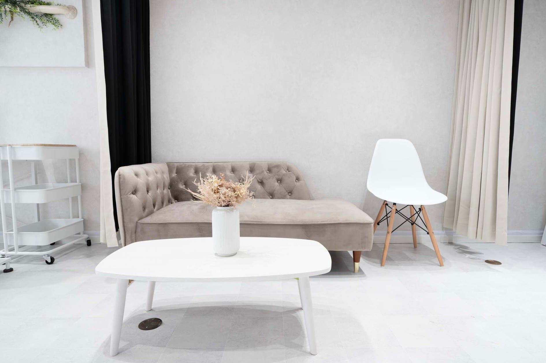 【06✨撮影スタジオ✨撮影機材・小物無料】 神田駅西口3分｜6駅11路線アクセス可🌟モール壁で高級感グッと演出💐ポートレートの写真12