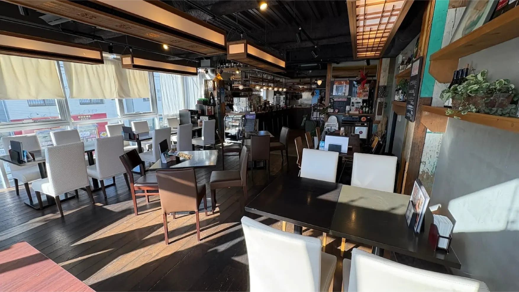 和を取り入れたアンティークカジュアルなイタリアンレストランの写真5