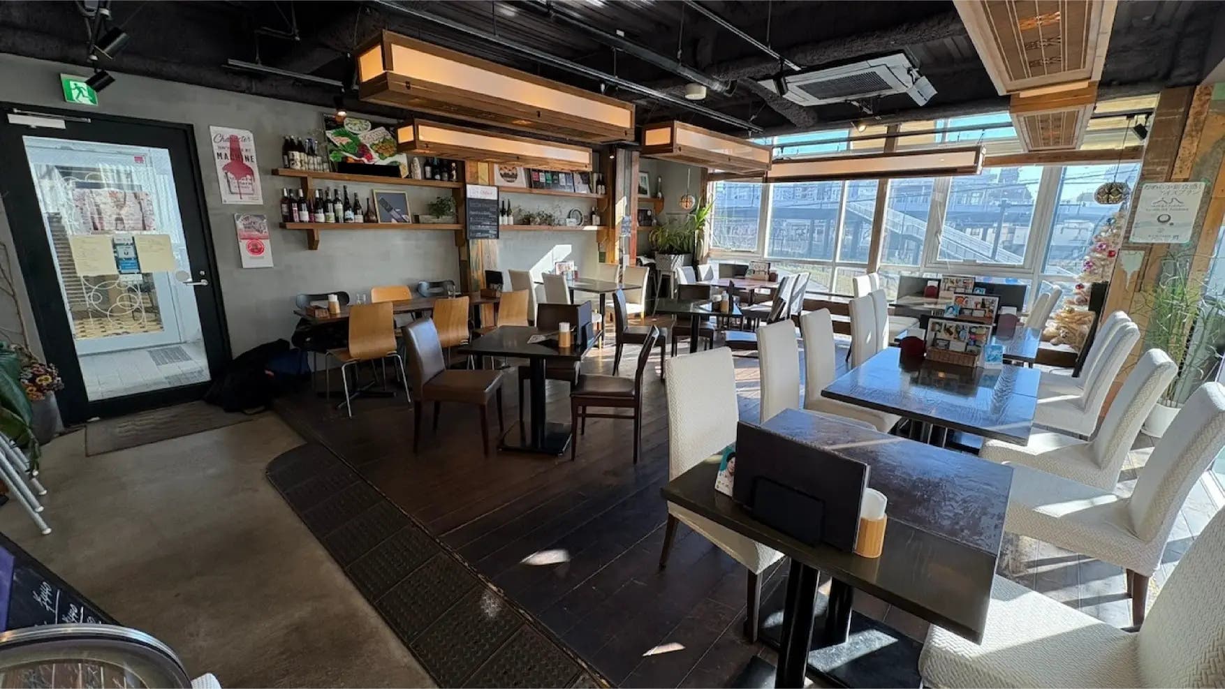 和を取り入れたアンティークカジュアルなイタリアンレストランの写真6