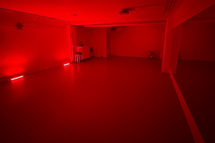 【丸太町駅5分🚶】白壁×大型鏡8枚の本格ダンススタジオ｜最大16名までOK！54㎡・個室空間🏠ダンス・ヨガ・撮影に最適✨の写真9