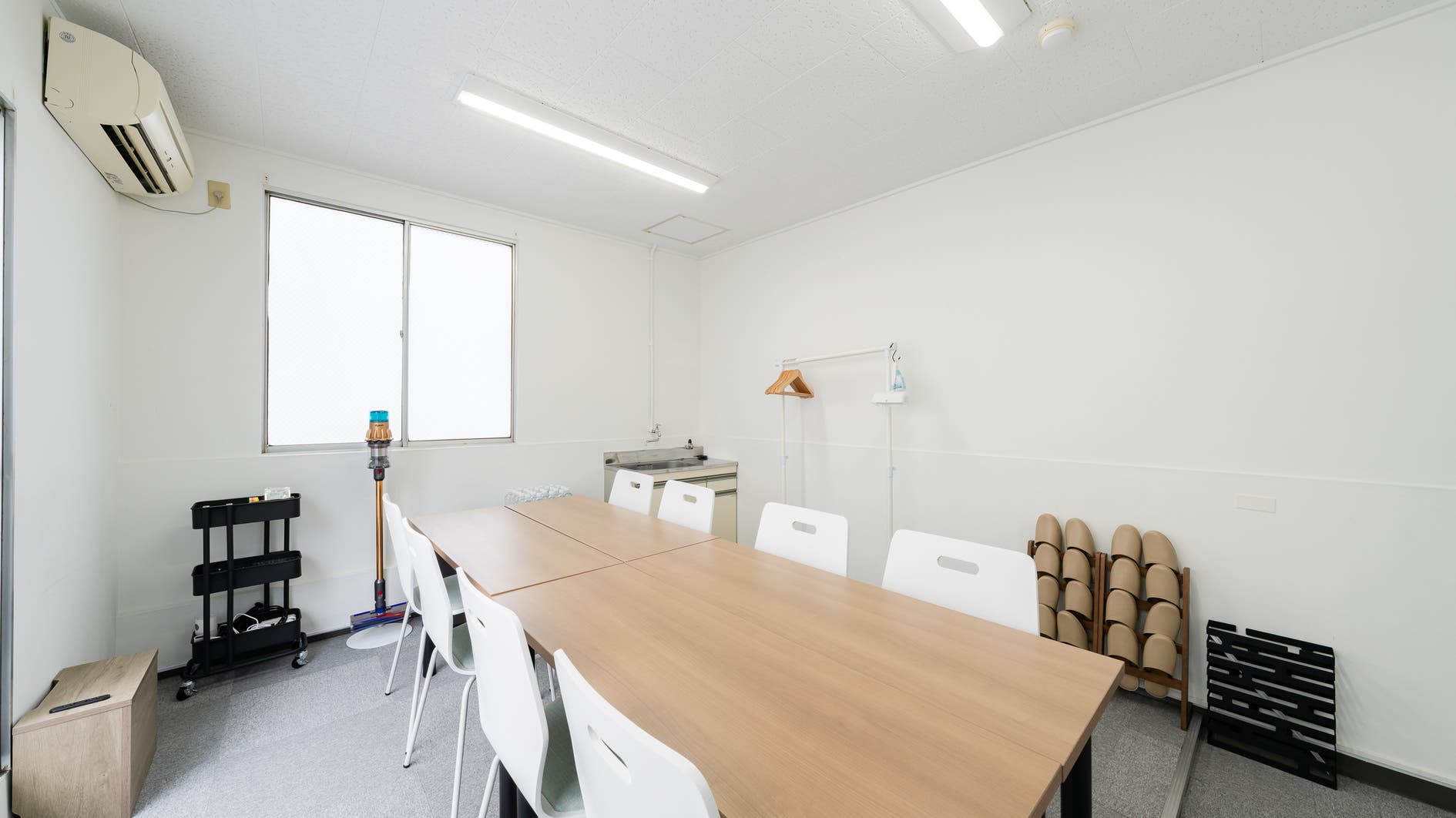 【岩本町駅30秒】光回線高速WiFi、モニター・ホワイトボード完備☆1日1回スタッフ完全清掃の会議室の写真4