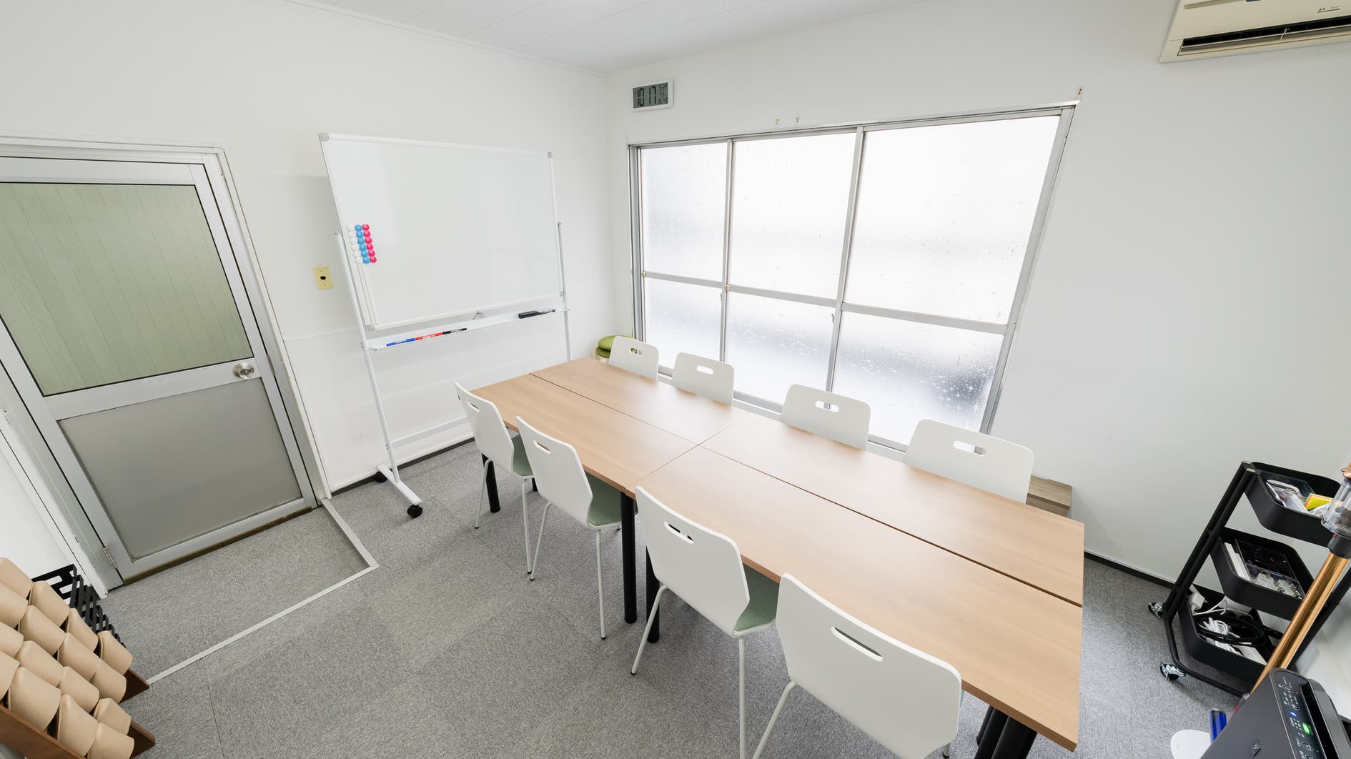 【岩本町駅30秒】光回線高速WiFi、モニター・ホワイトボード完備☆1日1回スタッフ完全清掃の会議室の写真5