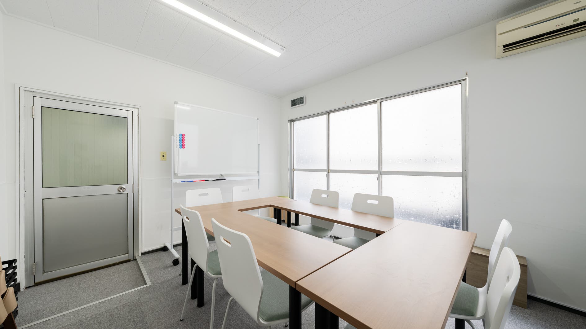 【岩本町駅30秒】光回線高速WiFi、モニター・ホワイトボード完備☆1日1回スタッフ完全清掃の会議室の写真6