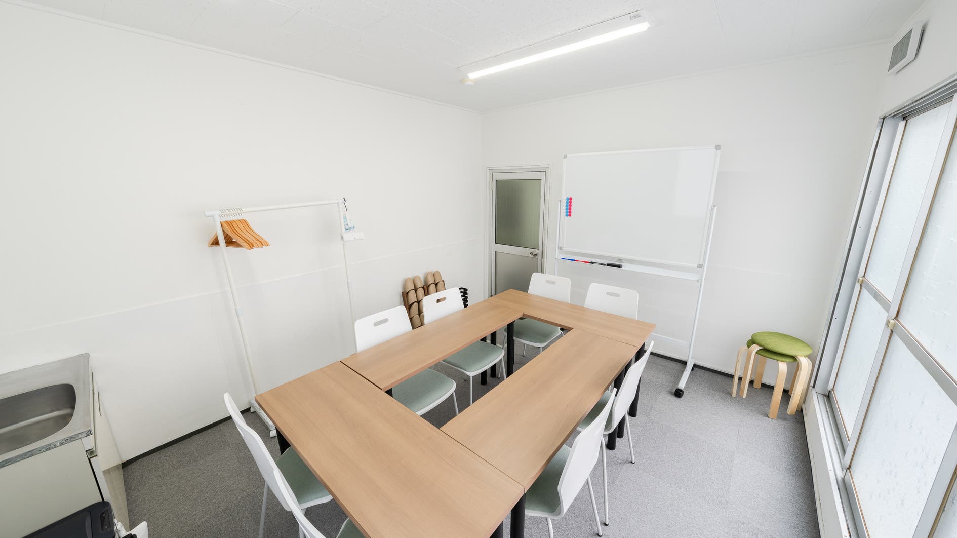 【岩本町駅30秒】光回線高速WiFi、モニター・ホワイトボード完備☆1日1回スタッフ完全清掃の会議室の写真28