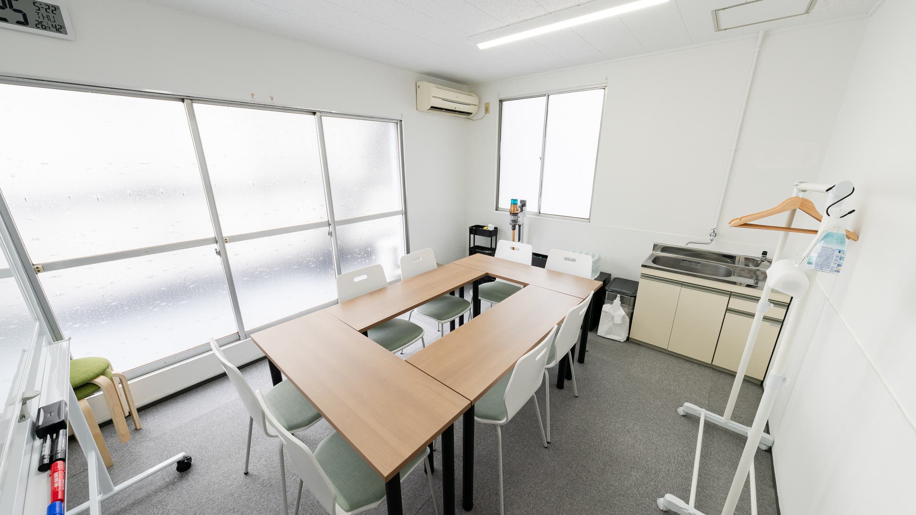 【岩本町駅30秒】光回線高速WiFi、モニター・ホワイトボード完備☆1日1回スタッフ完全清掃の会議室の写真30