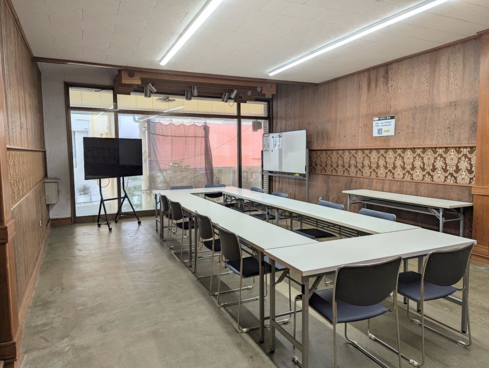 【大村駅商店街内：アクセス良好】会議室 | 会議／ワークショップ／イベントなどに！＜WiFi完備・カフェ併設＞の写真1