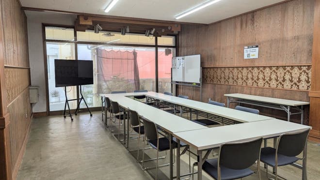 【大村駅商店街内:アクセス良好】会議室 | 会議/ワークショップ/イベントなどに!<WiFi完備・カフェ併設>の写真1