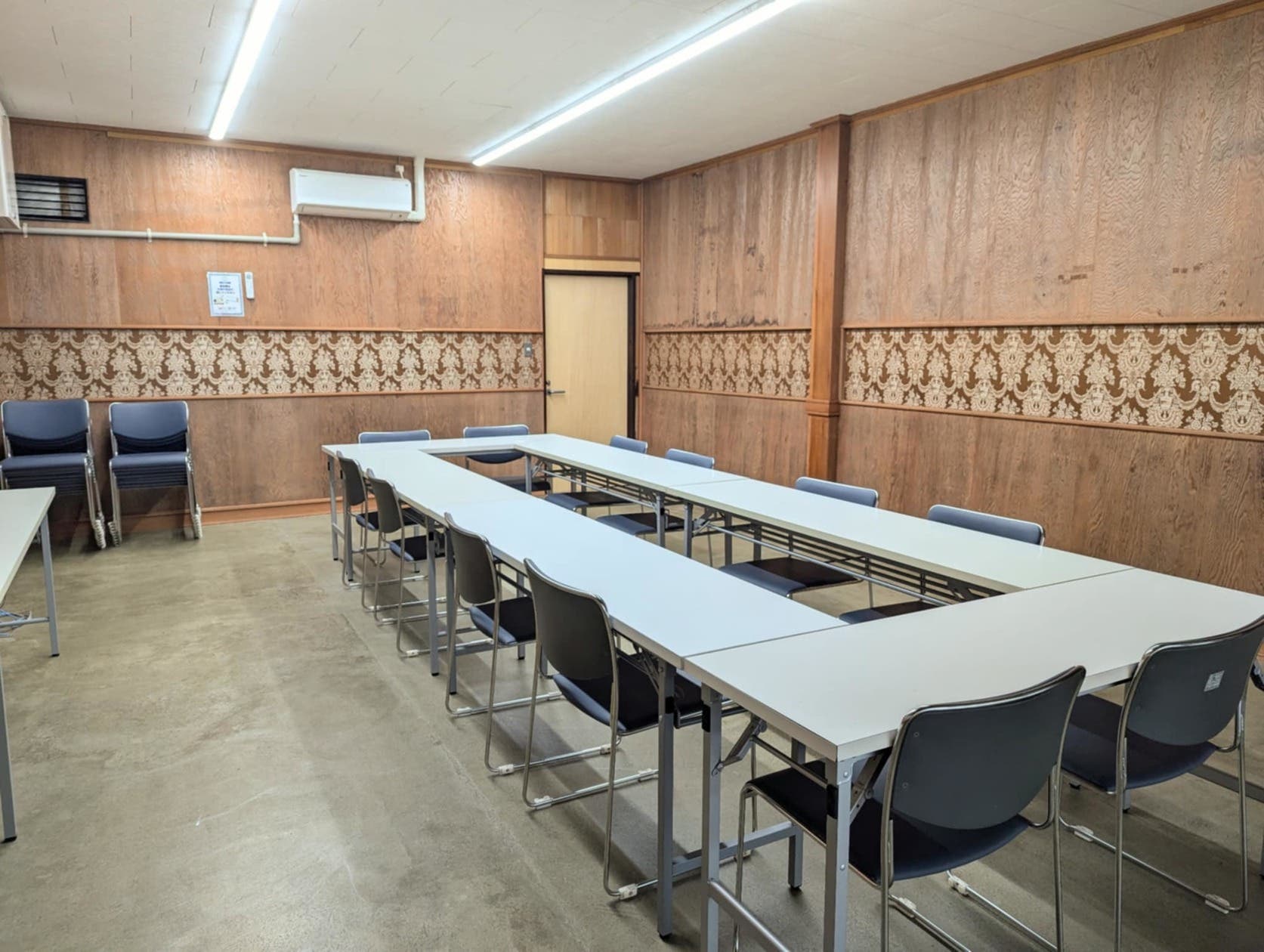 【大村駅商店街内：アクセス良好】会議室 | 会議／ワークショップ／イベントなどに！＜WiFi完備・カフェ併設＞の写真2