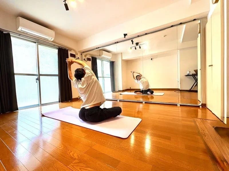 朝ヨガは自然光で、夜ダンスはムード照明で✨一日中使える多目的スタジオの写真6