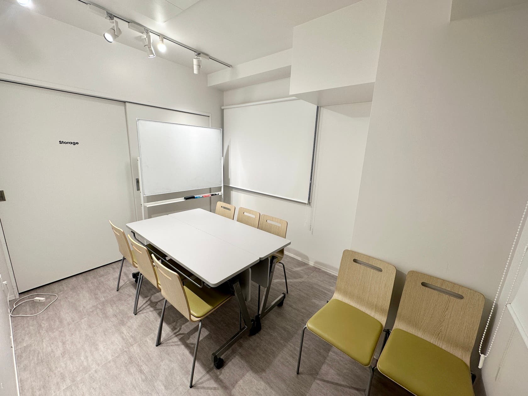 ＜2階 FUJI＞新宿三丁目駅徒歩2分🚃最大100名収容の会議室🪑光回線Wi-Fi📶プロジェクター🎥会議/セミナー/研修の写真21