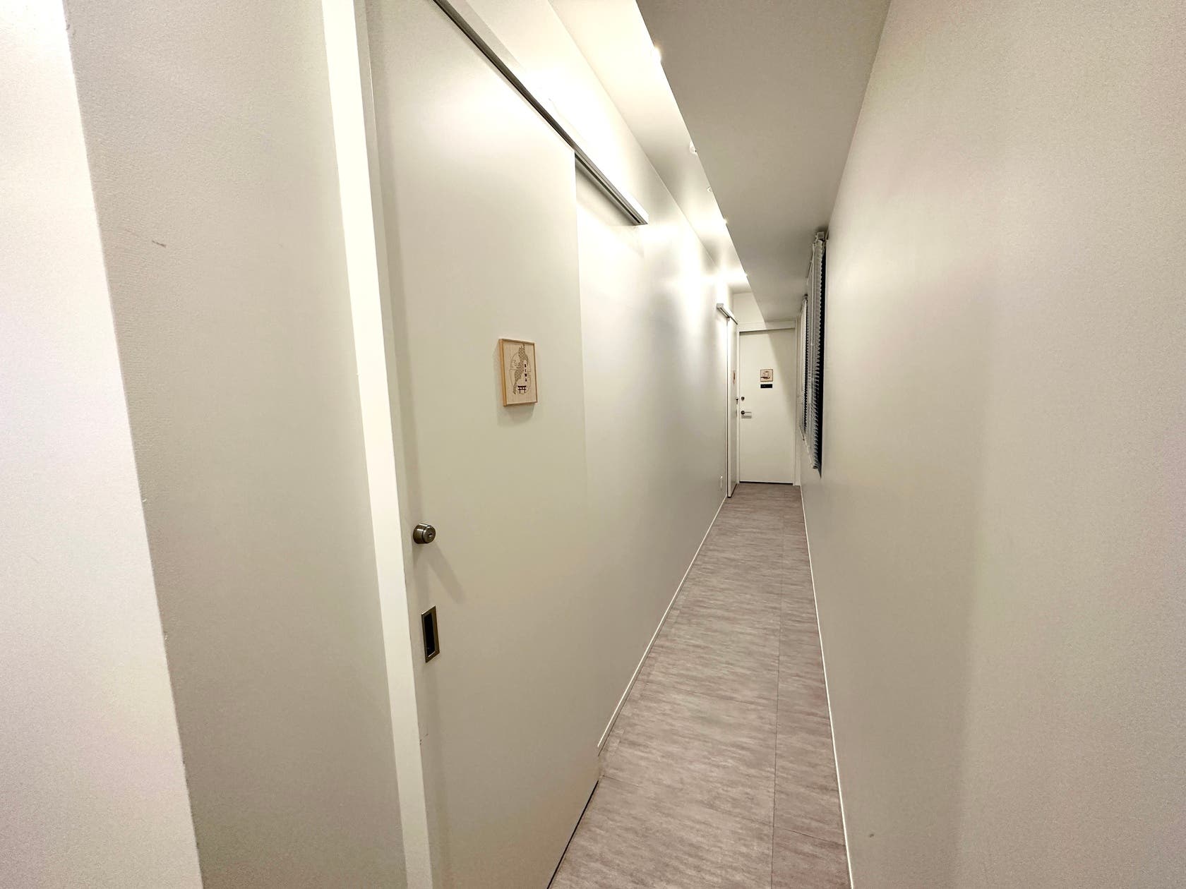 ＜2階 FUJI＞新宿三丁目駅徒歩2分🚃最大100名収容の会議室🪑光回線Wi-Fi📶プロジェクター🎥会議/セミナー/研修の写真23