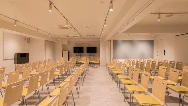 <2階 FUJI>新宿三丁目駅徒歩2分🚃最大100名収容の会議室🪑光回線Wi-Fi📶プロジェクター🎥会議/セミナー/研修の写真4