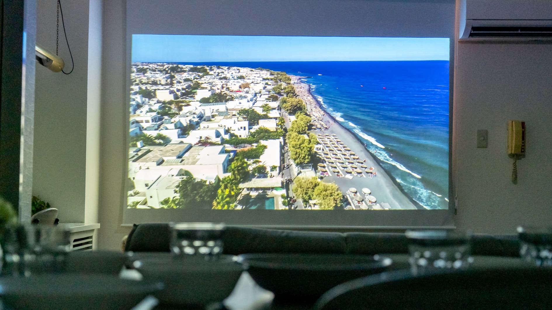 画面サイズ100インチ🎬天井吊り下げプロジェクター popIn Aladdin 2 Plus & 地デジチューナー & ブルーレイプレーヤーの画像2