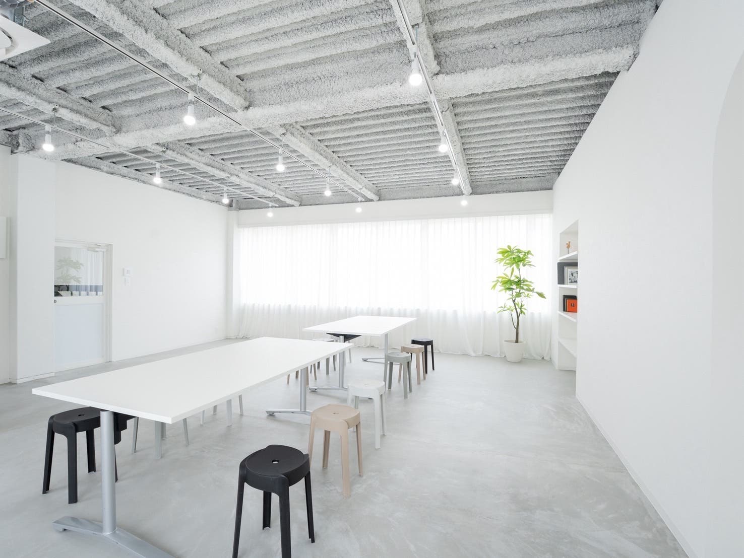 【 NEW OPEN 】撮影機材無料・自然光・コンクリ床・白壁・アーチ・埋込本棚【 アパレル｜撮影｜POP UP 】大須観音7分の写真24