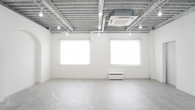 【 NEW OPEN 】撮影機材無料・自然光・コンクリ床・白壁・アーチ・埋込本棚【 アパレル|撮影|POP UP 】大須観音7分の写真24