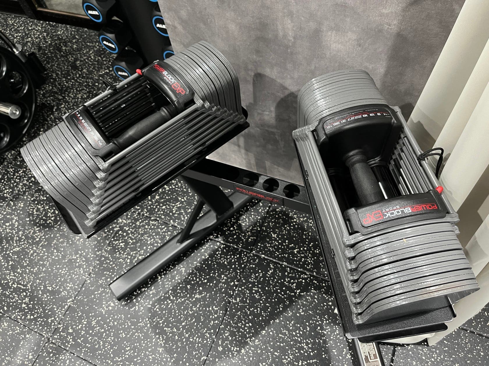 【中野駅1分】綺麗な内装のスミス、バーベルラック、ケーブル完備のレンタルジム　MIYAZAKI GYM中野店の写真3