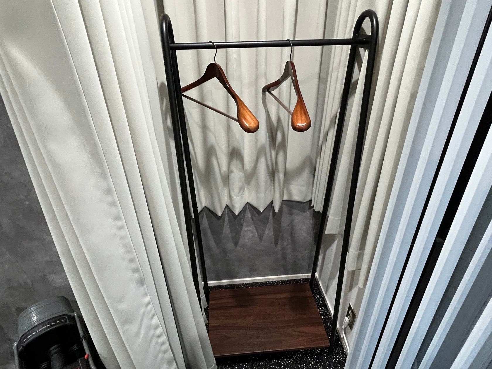 【中野駅1分】綺麗な内装のスミス、バーベルラック、ケーブル完備のレンタルジム　MIYAZAKI GYM中野店の写真7