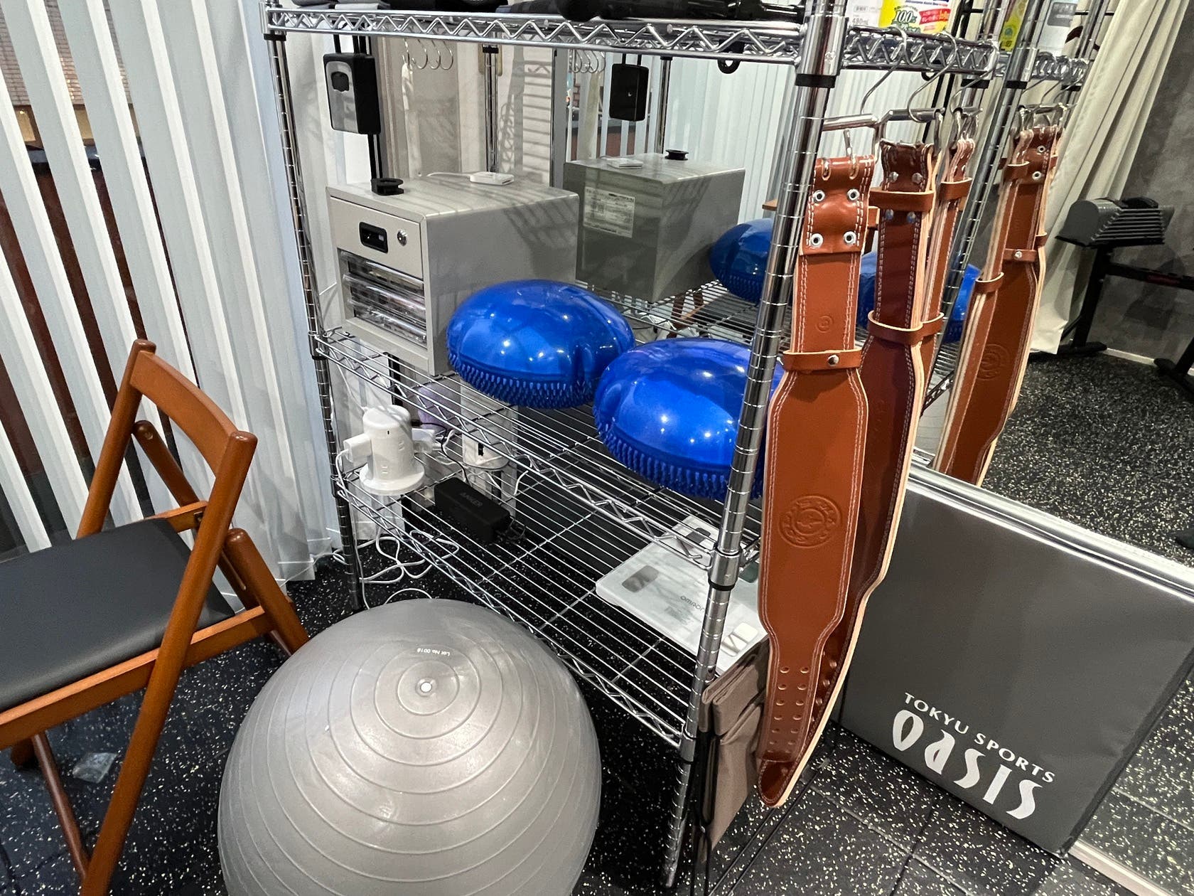 【中野駅1分】綺麗な内装のスミス、バーベルラック、ケーブル完備のレンタルジム　MIYAZAKI GYM中野店の写真6