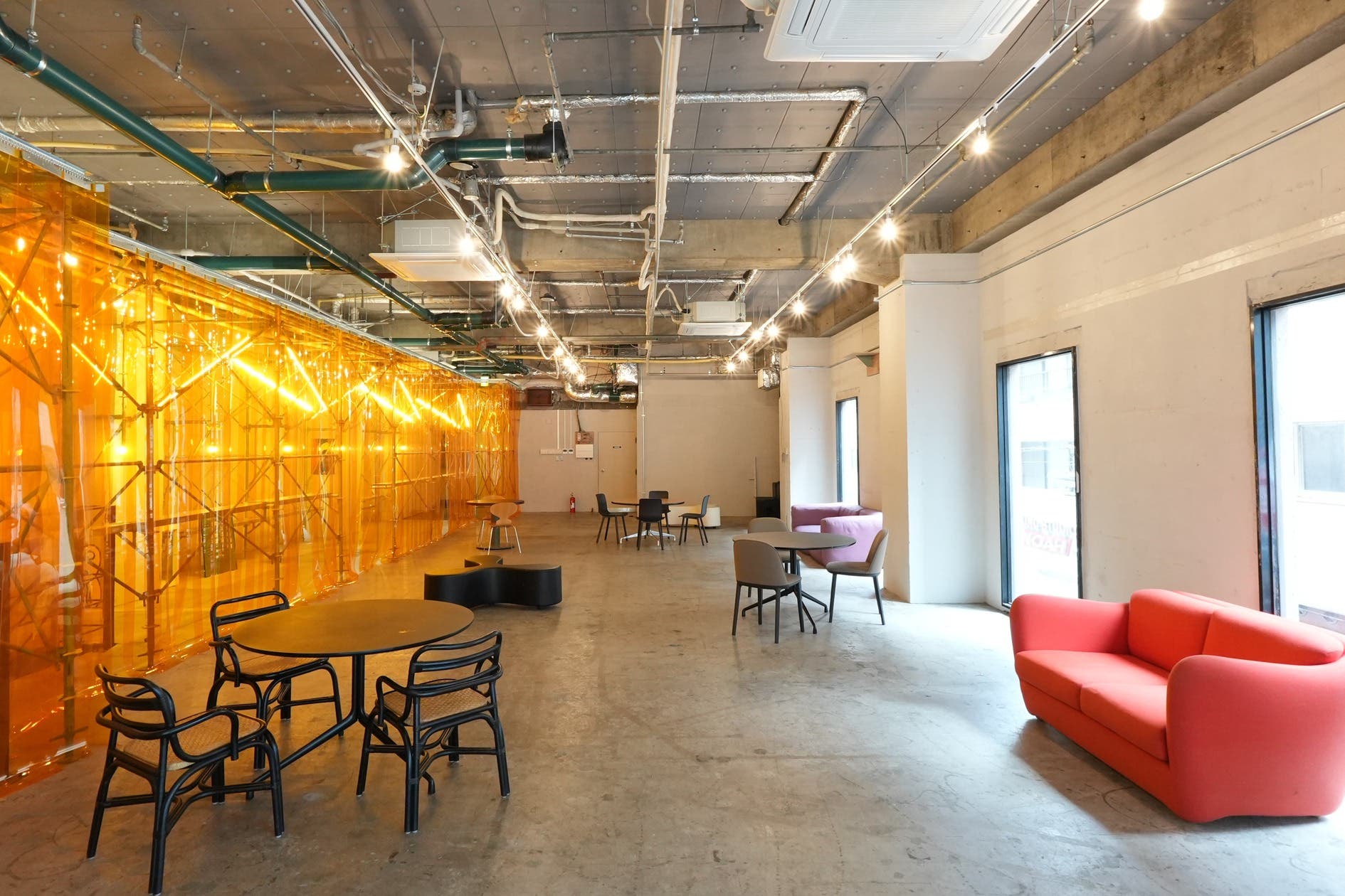 【新宿駅まで徒歩3分！】 展示・POPUP・DJイベント対応｜都市のカルチャーが交差する多機能レンタルスペースの写真1