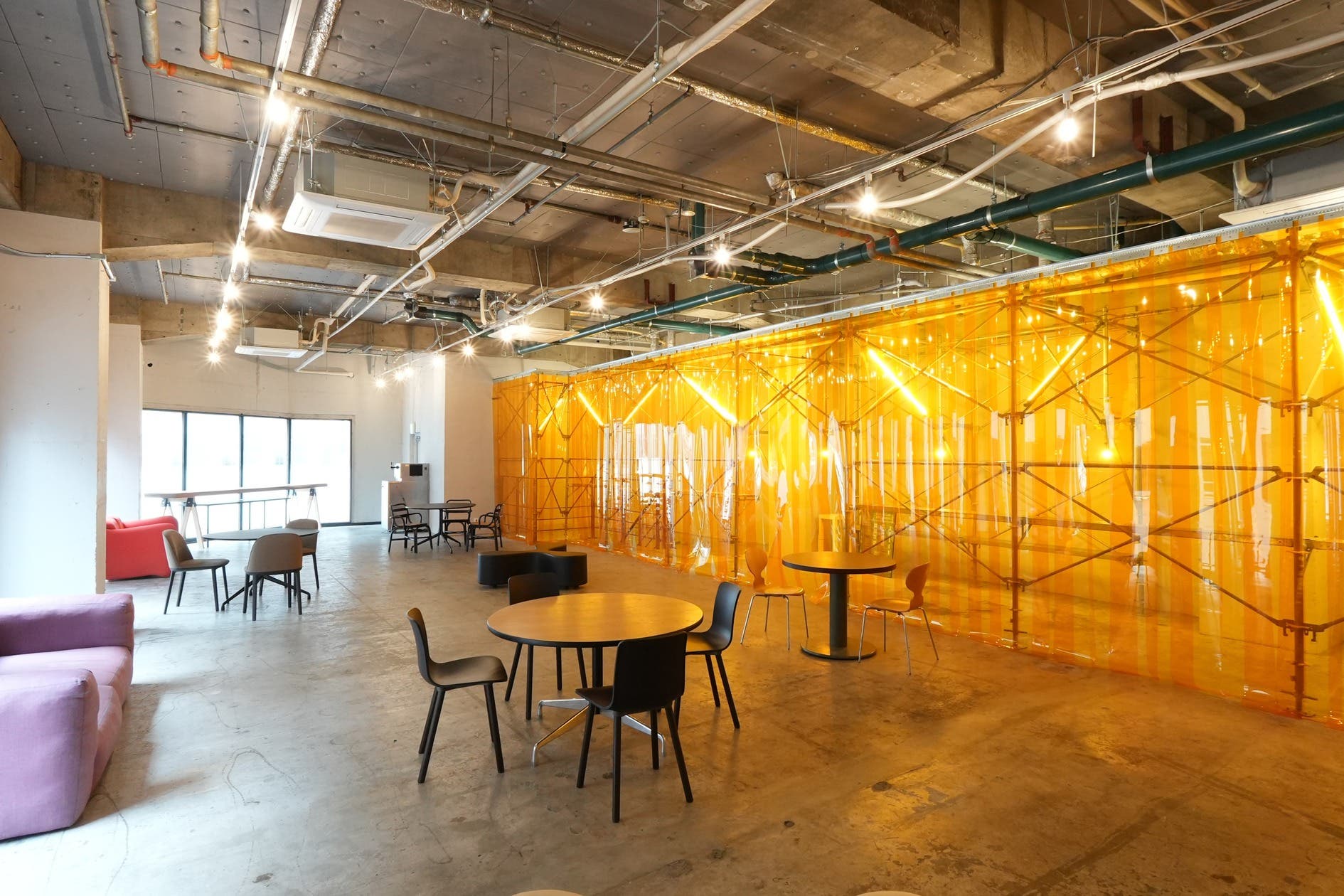 【新宿駅まで徒歩3分！】 展示・POPUP・DJイベント対応｜都市のカルチャーが交差する多機能レンタルスペースの写真3
