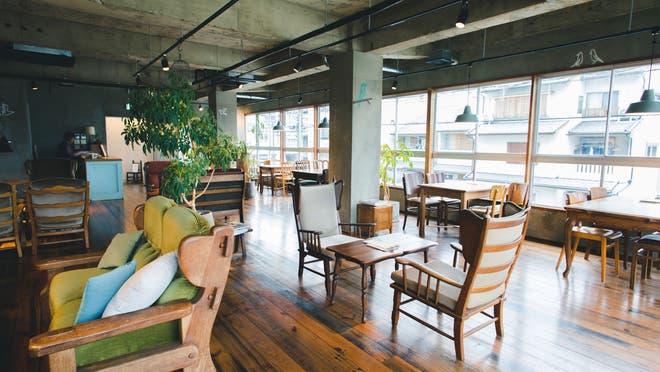 【京都西陣】太陽が降り注ぐアンティークカフェの写真2