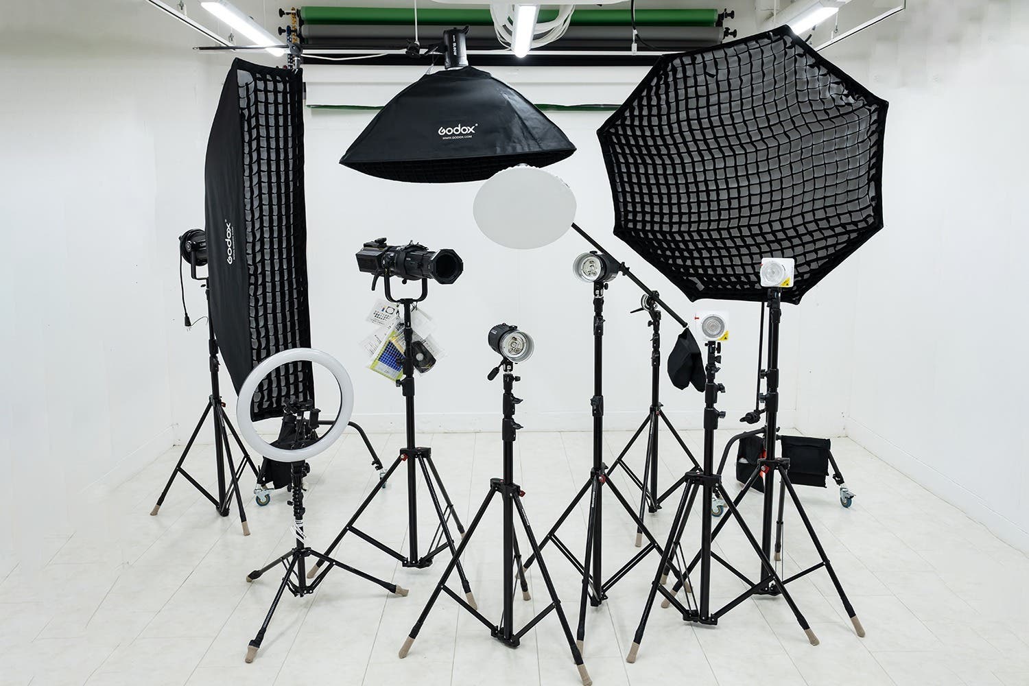 代々木駅1分・新宿駅4分！ 写真も動画も同料金！ 個人・商用どちらもOKのレンタル撮影スタジオ【belukha（ベルカ）】の写真14