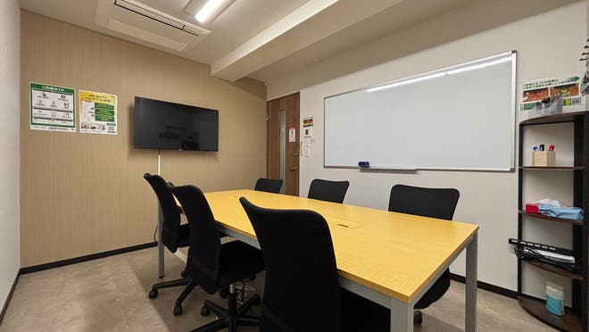 【¥1,441/1時間!中野駅から徒歩1分】モニター・フリードリンク付き6名会議室(RoomB)※予約時間前は入室不可の写真1