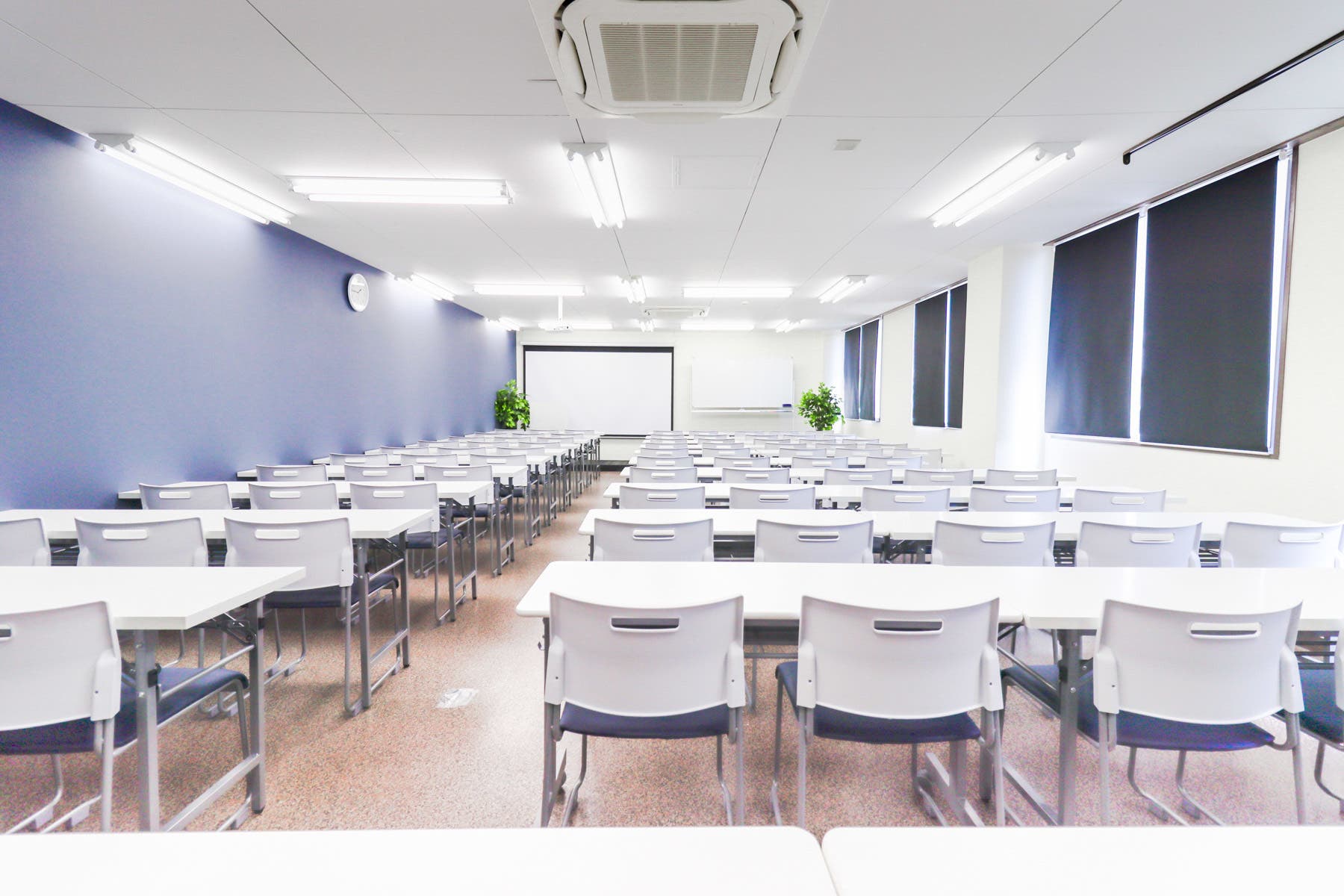 【名古屋駅E4出口徒歩3分！87名！】プロジェクター・10Gbps光回線・WiFi全て無料！ふれあい貸し会議室 名古屋No143の写真1