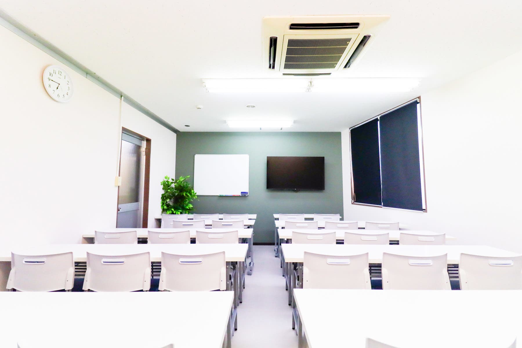 【名古屋駅E4出口徒歩3分！28名！】55型モニター・10Gbps光回線・WiFi全て無料！ふれあい貸し会議室 名古屋No145の写真1