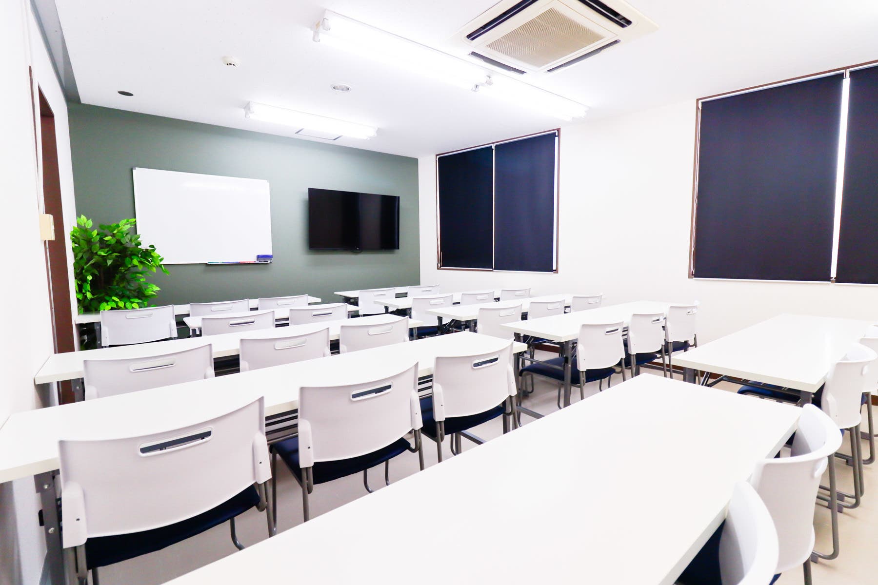 【名古屋駅E4出口徒歩3分！28名！】55型モニター・10Gbps光回線・WiFi全て無料！ふれあい貸し会議室 名古屋No145の写真2