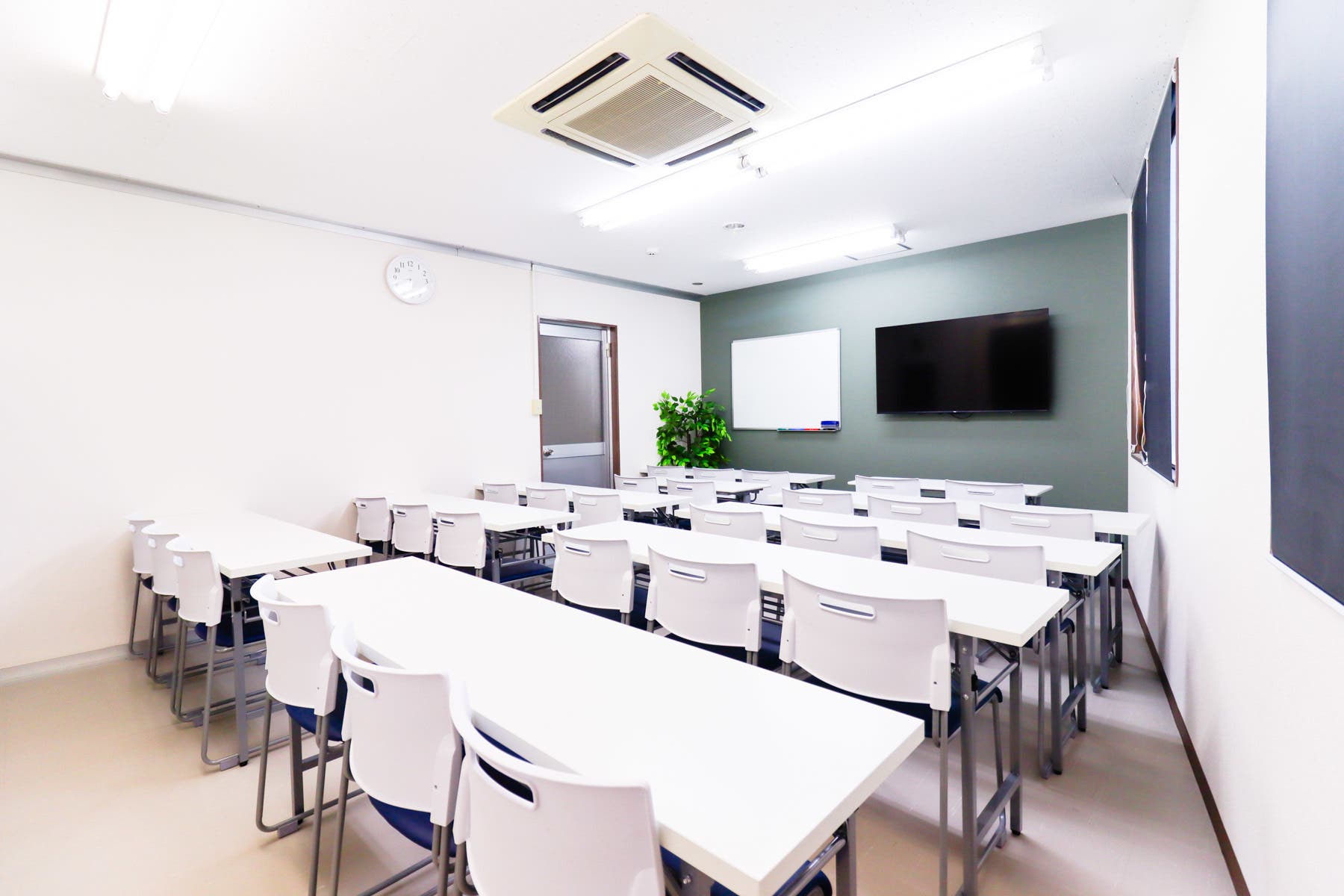 【名古屋駅E4出口徒歩3分！28名！】55型モニター・10Gbps光回線・WiFi全て無料！ふれあい貸し会議室 名古屋No145の写真3