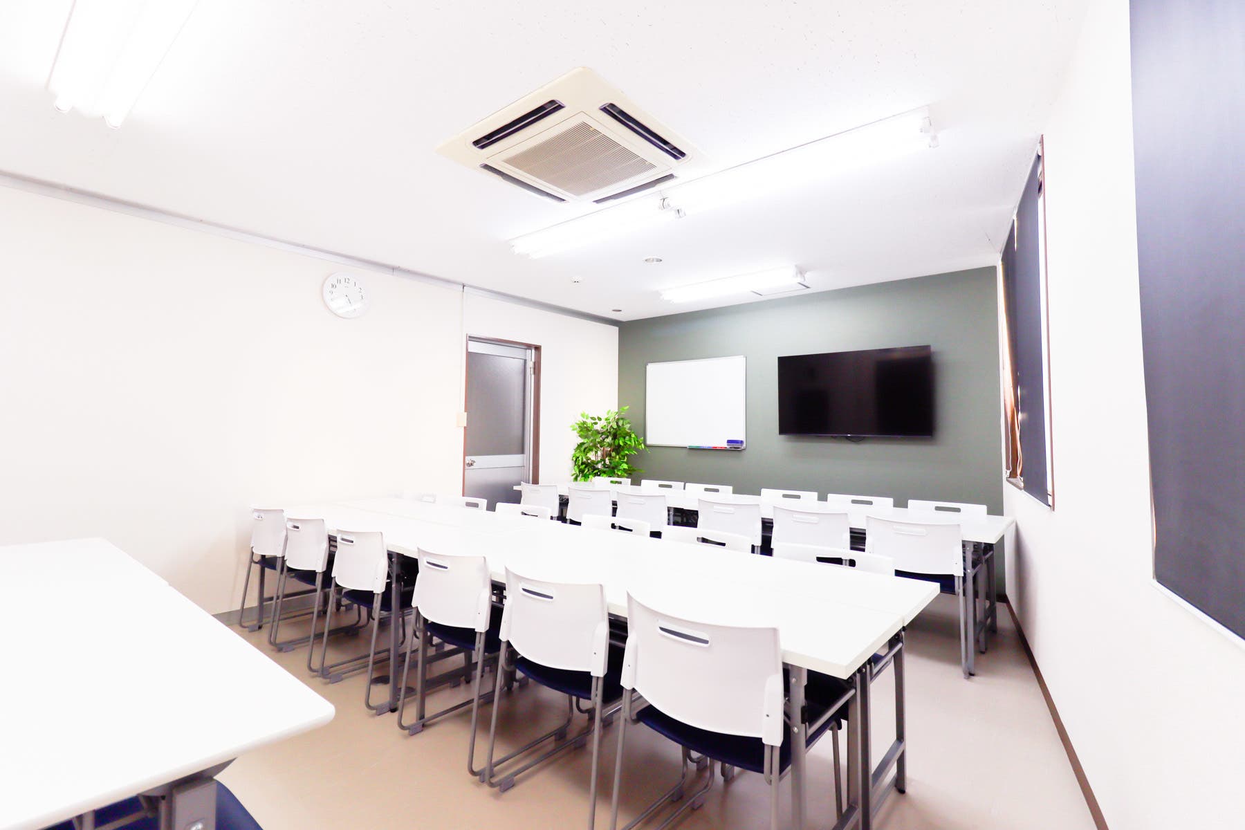 【名古屋駅E4出口徒歩3分！28名！】55型モニター・10Gbps光回線・WiFi全て無料！ふれあい貸し会議室 名古屋No145の写真9