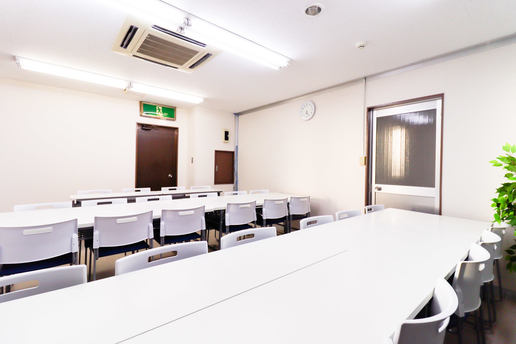 【名古屋駅E4出口徒歩3分！28名！】55型モニター・10Gbps光回線・WiFi全て無料！ふれあい貸し会議室 名古屋No145の写真10