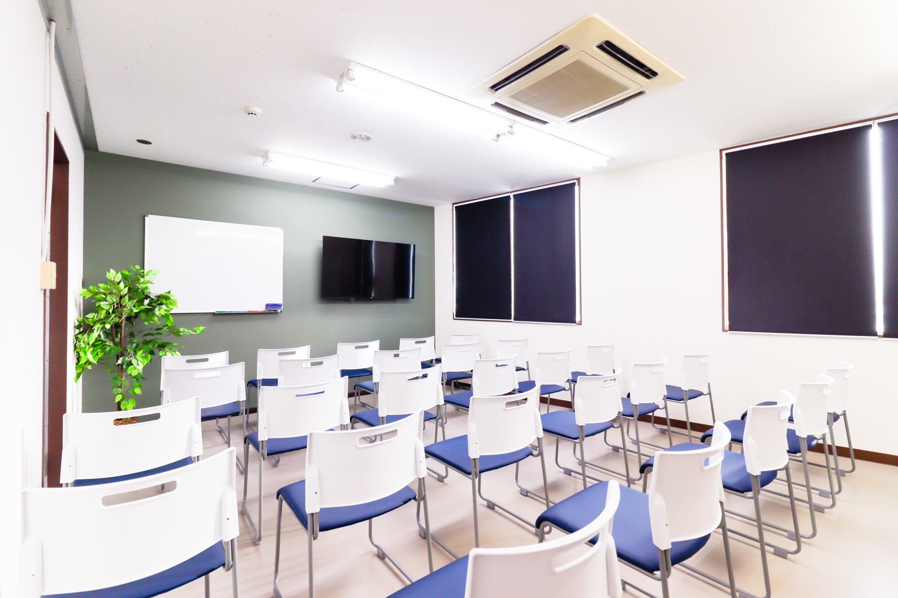 【名古屋駅E4出口徒歩3分！28名！】55型モニター・10Gbps光回線・WiFi全て無料！ふれあい貸し会議室 名古屋No145の写真17