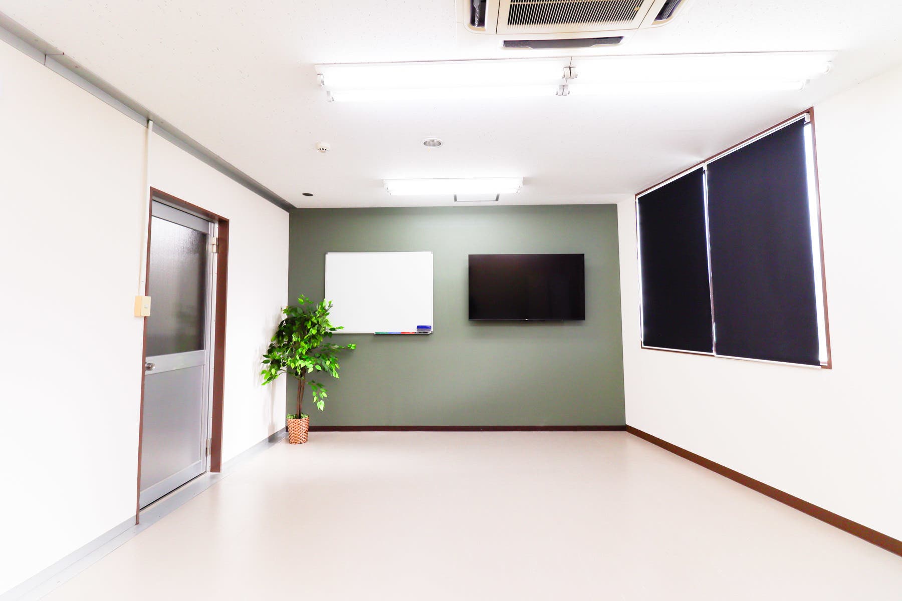 【名古屋駅E4出口徒歩3分！28名！】55型モニター・10Gbps光回線・WiFi全て無料！ふれあい貸し会議室 名古屋No145の写真21