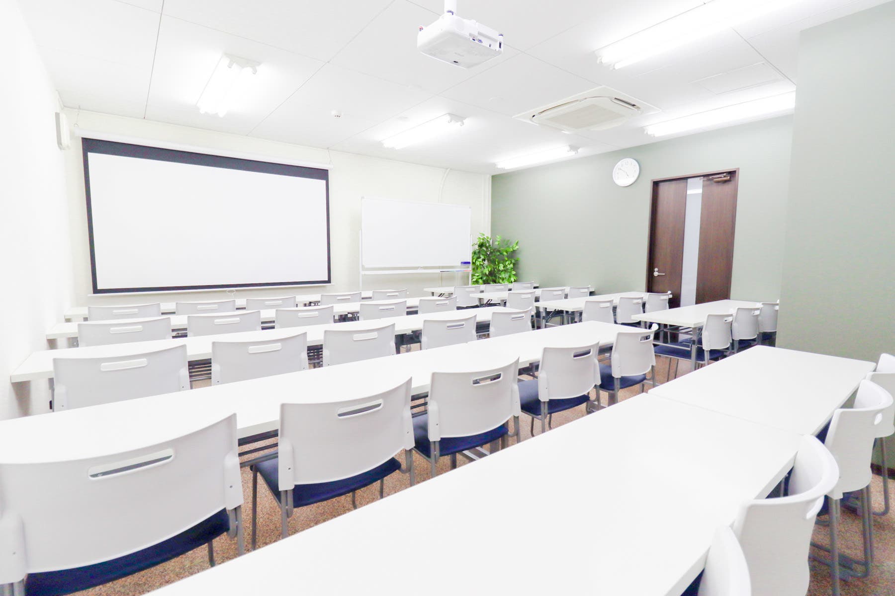 【名古屋駅E4出口徒歩3分！37名！】プロジェクター・10Gbps光回線・WiFi全て無料！ふれあい貸し会議室 名古屋No146の写真1