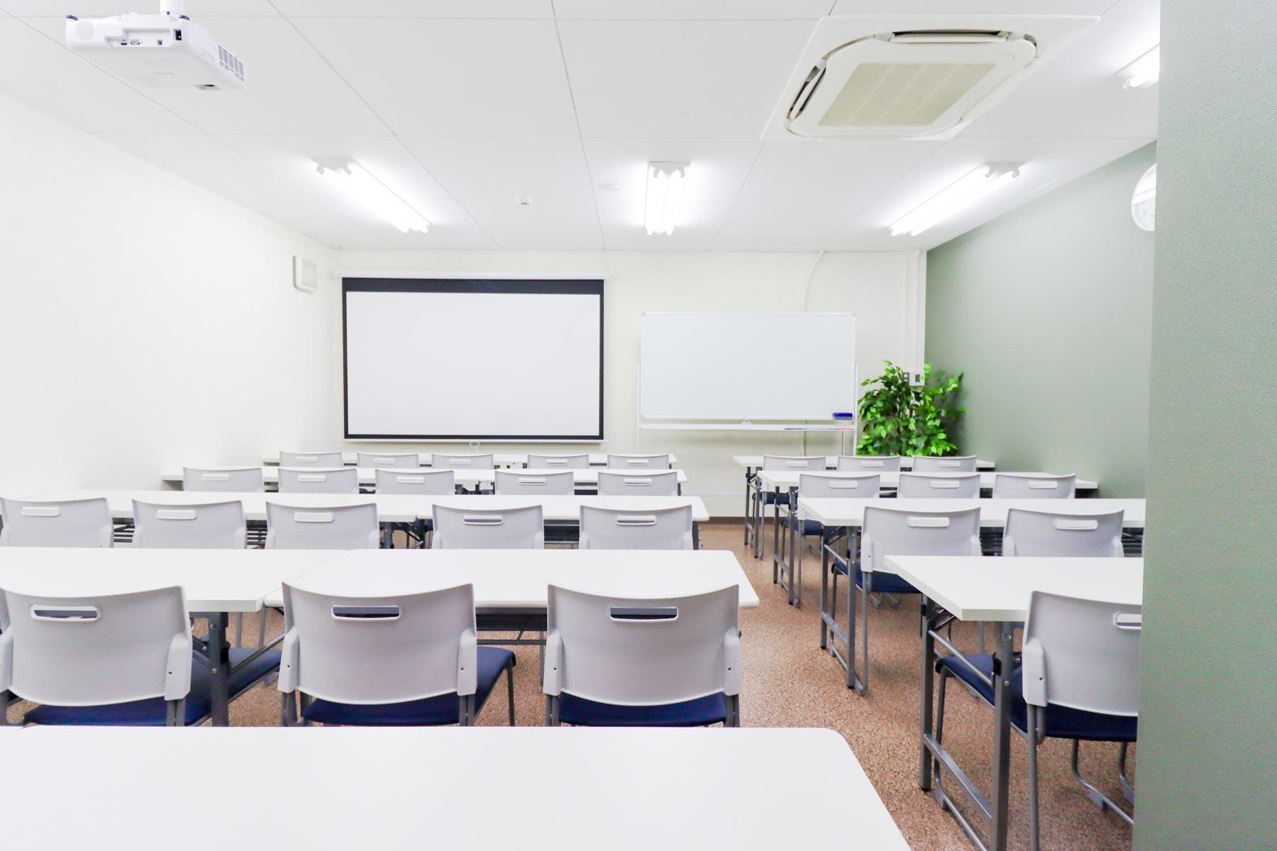 【名古屋駅E4出口徒歩3分！37名！】プロジェクター・10Gbps光回線・WiFi全て無料！ふれあい貸し会議室 名古屋No146の写真2