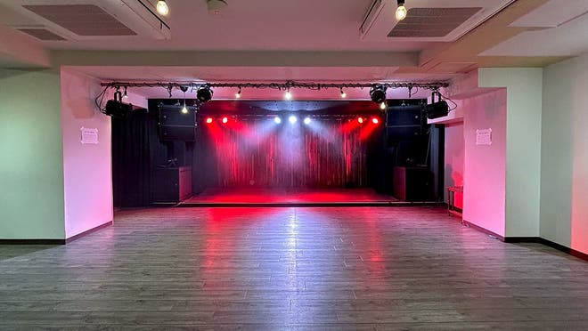 京都河原町駅から歩いて5分!プロスペックの音響・配信設備を備えたcafeのような明るい空間のライブハウスです。の写真2