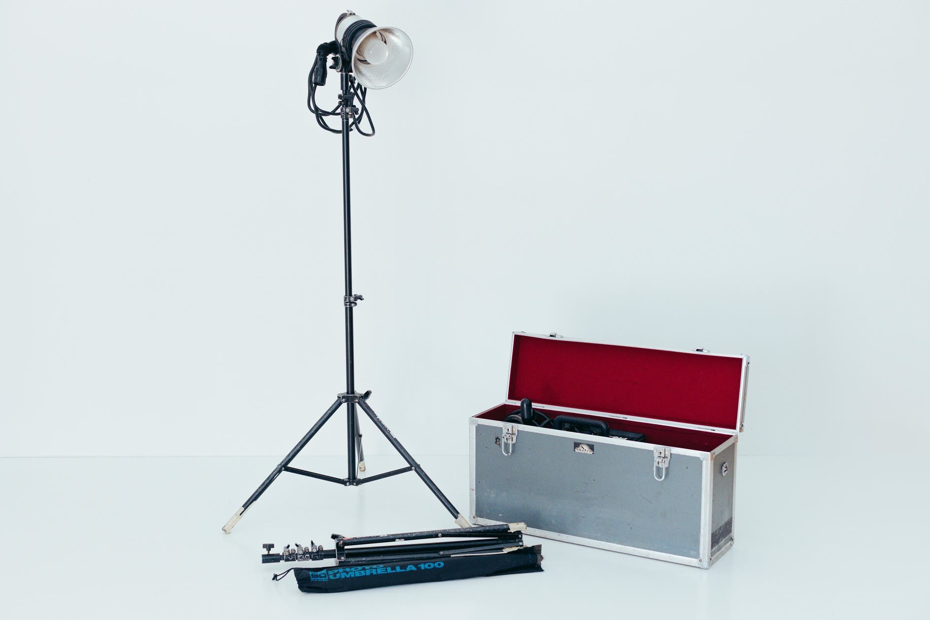 風通しの良いおしゃれなインテリアと白ホリがあるスタジオの写真9