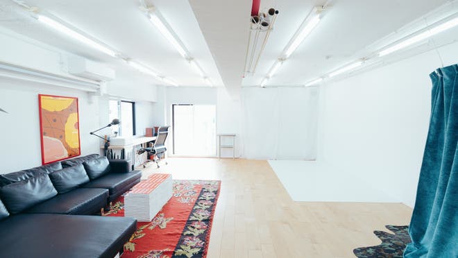 風通しの良いおしゃれなインテリアと白ホリがあるスタジオの写真1