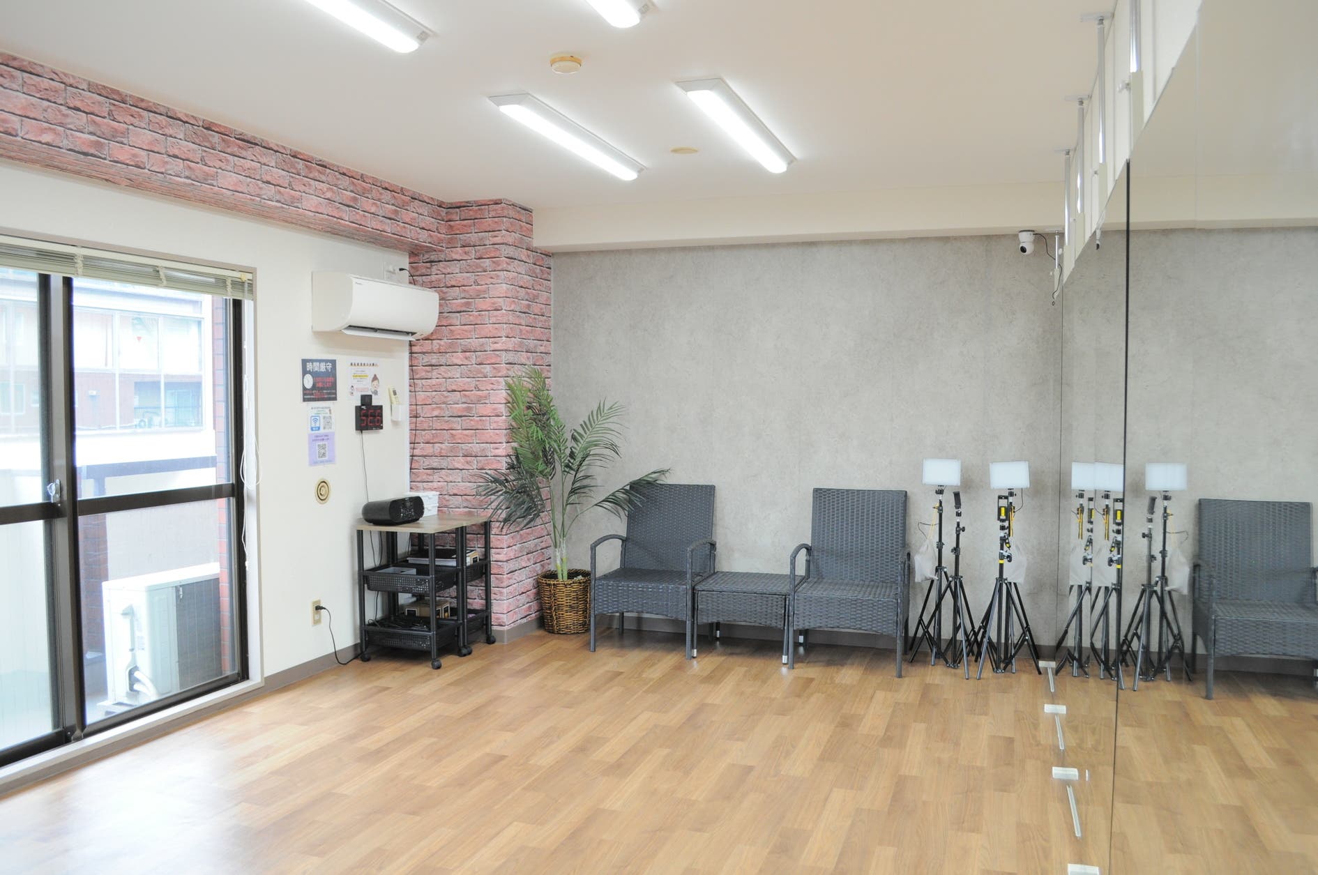 【池袋C6出口3分】24時間 安い お洒落 人気 スタジオ  ヨガ/整体/演劇/撮影/少人数　Wi-Fi Bluetoothありの写真1