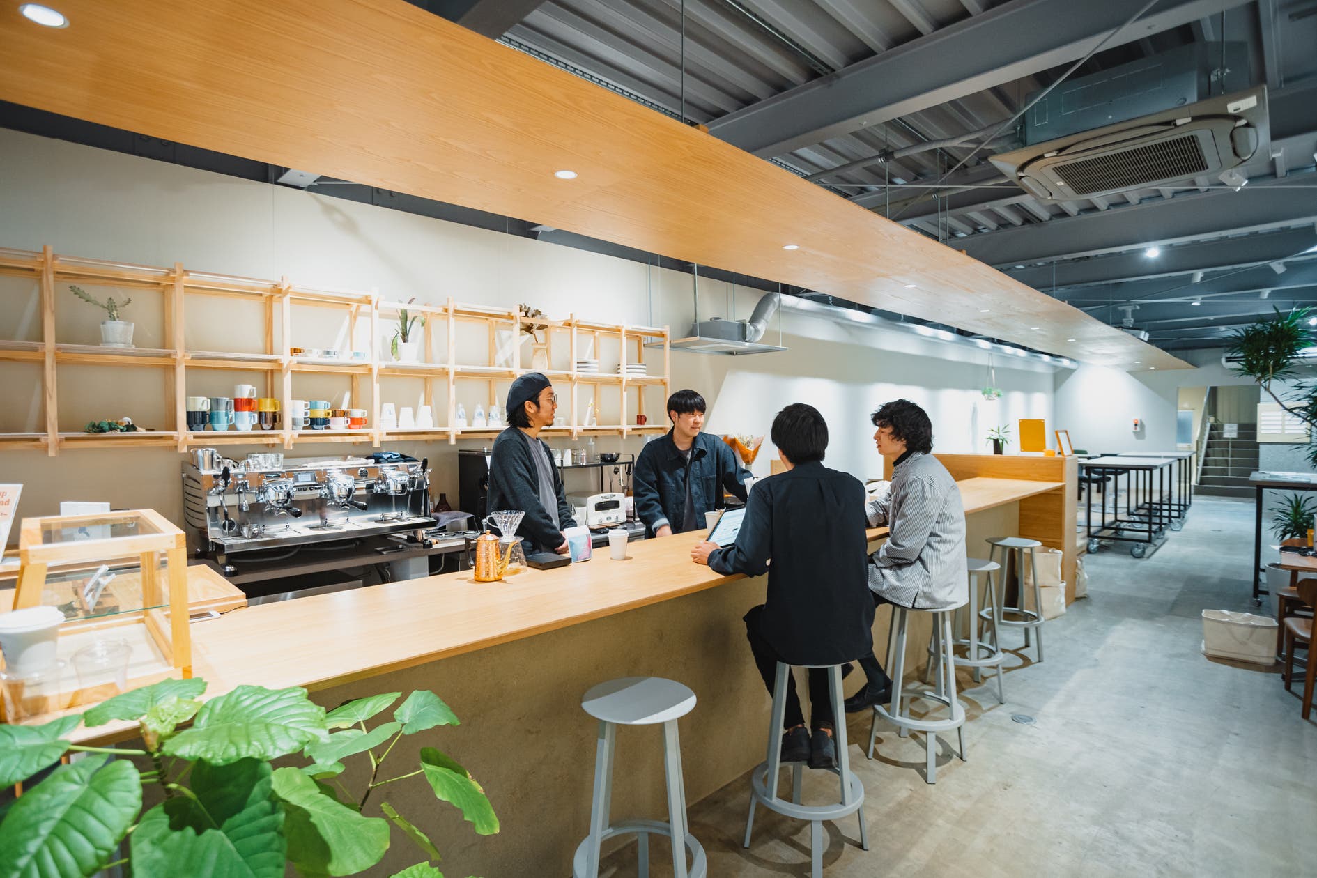 【大村駅商店街内：アクセス良好】おしゃれなカフェスペース貸切：撮影／交流会／パーティ利用などに！＜夜時間限定＞の写真1