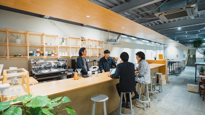 【大村駅商店街内:アクセス良好】おしゃれなカフェスペース貸切:撮影/交流会/パーティ利用などに!<夜時間限定>の写真1