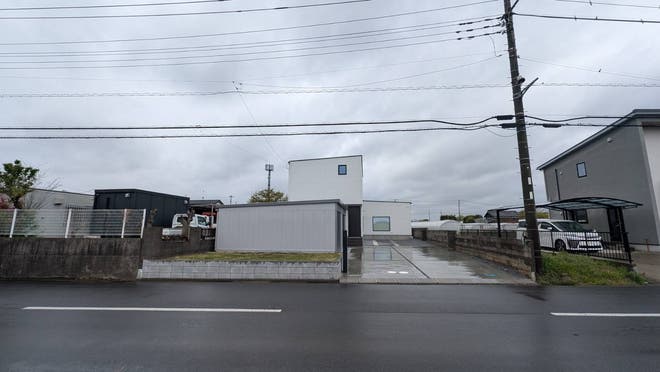 2025年2月竣工 白を基調とした新築戸建て物件の写真2