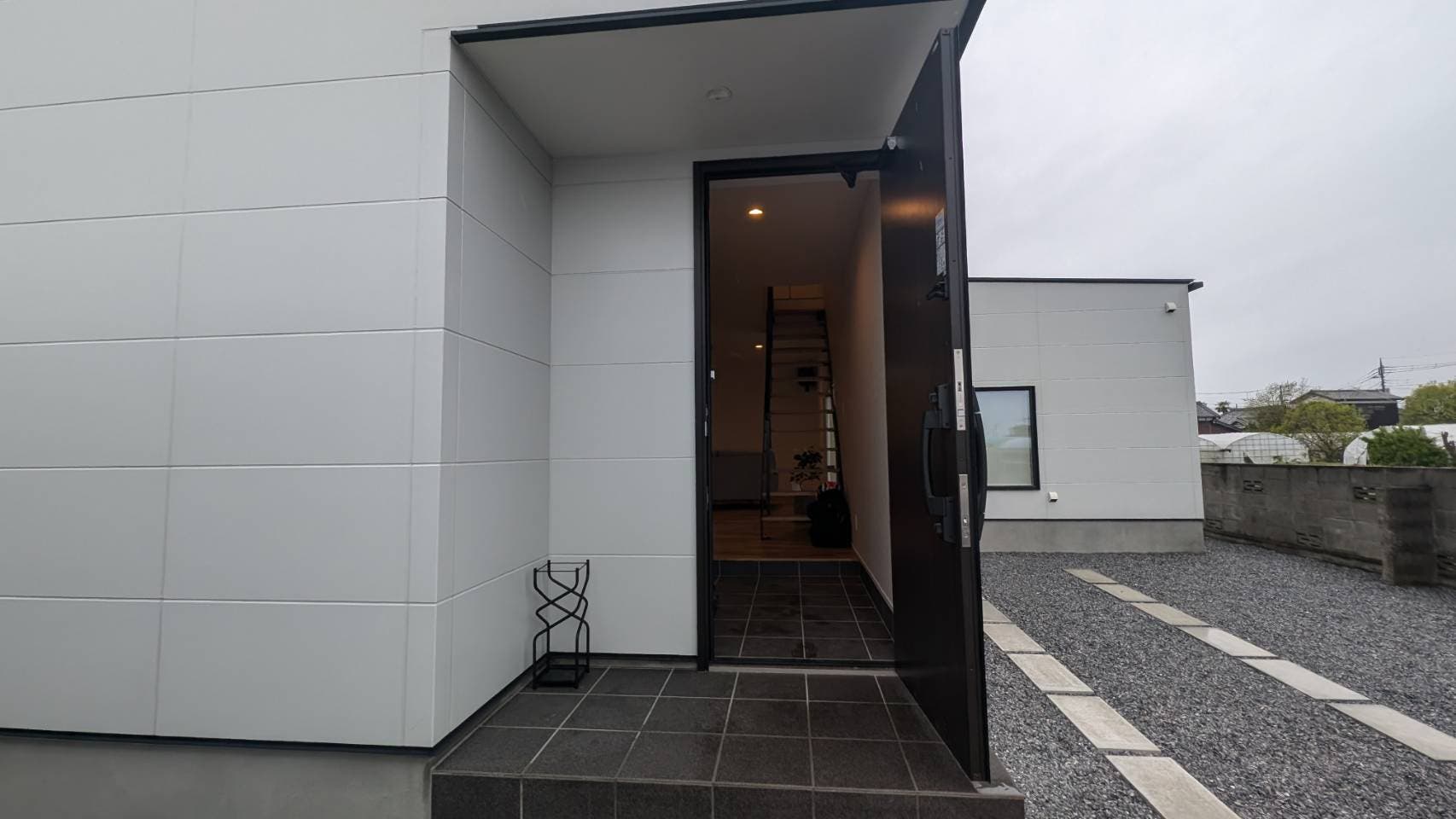 2025年2月竣工　白を基調とした新築戸建て物件の写真5